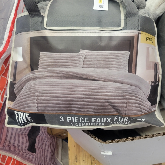 Frye | Bedding | Frye Plush Faux Fur Comforter Set King | Poshmark